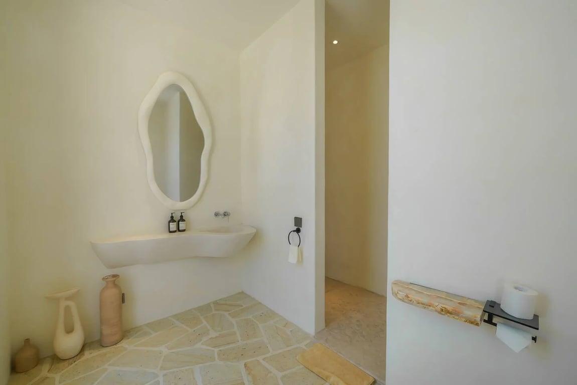 Villa Babylon: 4 Bedroom Villa in Pererenan for RENT